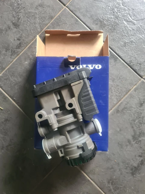 VOLVO FH VERSION 4 Truck EBS Modulator Valve Front Axle 22225550 £200. ...