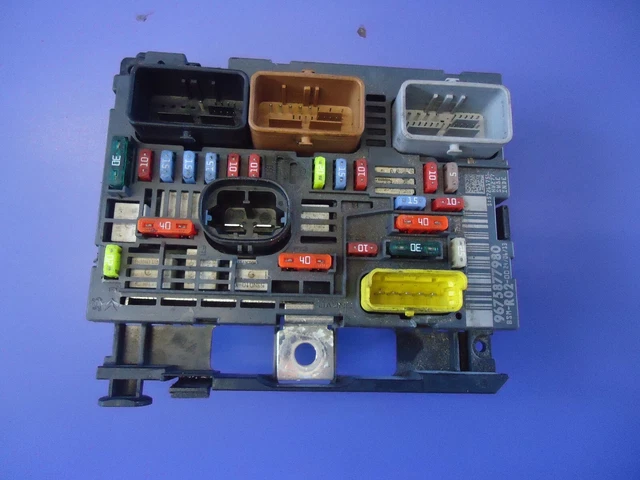 PEUGEOT / CITROEN Under Bonnet Fuse Box / Bsm Module 9675877980 R02 ...