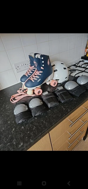 OXELO QUAD ROLLER Skates, Helmet And Safety Pads, Size UK 5 £40.00 ...