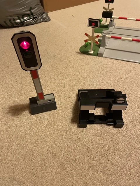 PLAYMOBIL TRAIN STATION (4304), Crossing (4306) And Accessories Good ...