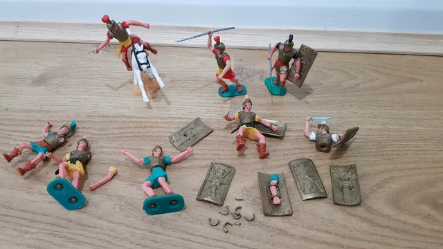 VINTAGE TIMPO PLASTIC figures romans & spares mixed lot £22.50 ...