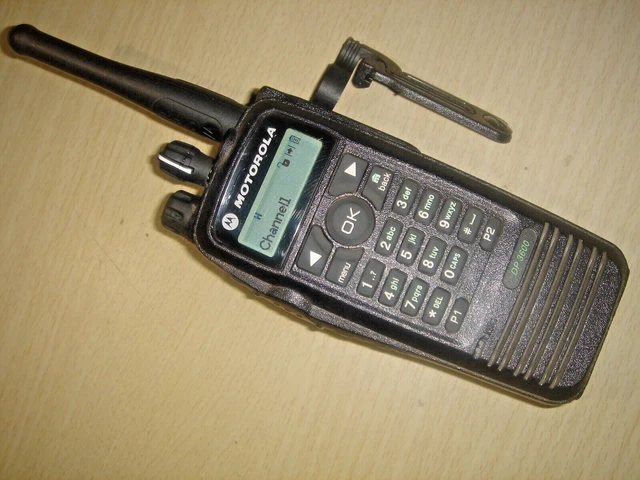 MOTOROLA DP3600 UHF 403-470MHz DMR Digital c/w Batería, clip de ...