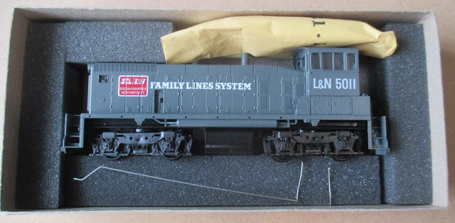 ATHEARN HO #3928 L&N Family Lines Emd Sw 1500 Switcher Loco #5011 Dummy £10.00 - PicClick UK