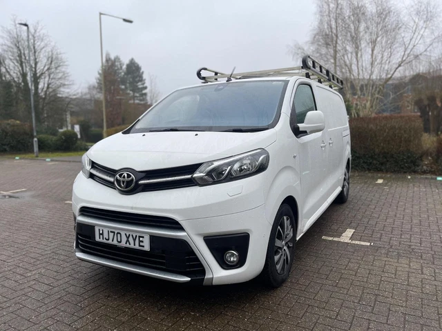 2020 TOYOTA PROACE 2.0D Design Medium Panel Van Auto MWB Euro 6 (s/s ...