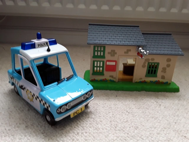 POSTMAN PAT TOYS Greendale Post Office and Police car £7.99 - PicClick UK