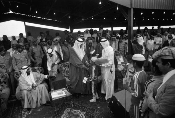 SHEIKH ZAYED BIN Sultan al-Nahyan 1980 OLD PHOTO 9 EUR 6,39 - PicClick IT