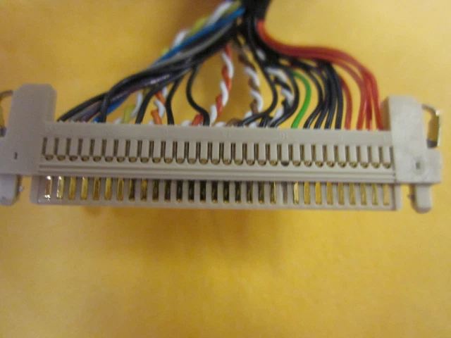 CÂBLE LVDS DE carte mère Hisense 32" 32D12 2C.54003.Q31 [CN204] vers ...