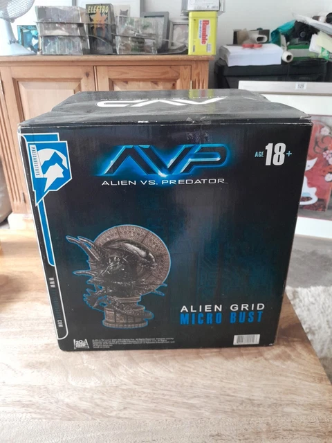 RARE GRID ALIEN Micro Mini Bust Alien Statue Palisades Boxed Aliens Sci ...
