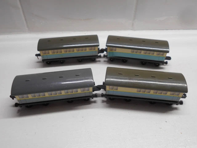 THOMAS THE TANK engine ertl train set 4 blue express coaches £18.99 ...