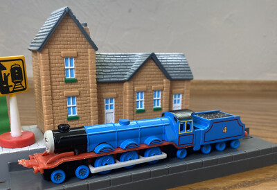 THOMAS TANK ENGINE & Friends Old Slow Coach Die-Cast Engine Gullane ...