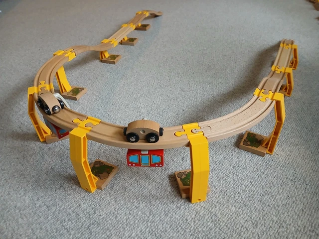 BRIO SKYTRAIN SET 10 Elevated Track Supports, 2 Sky Train Cars £78.70 ...