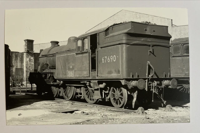 LNER RAILWAY LOCOMOTIVE PHOTOGRAPH LNER 67690 Gateshead Shed C675 £2.99 ...