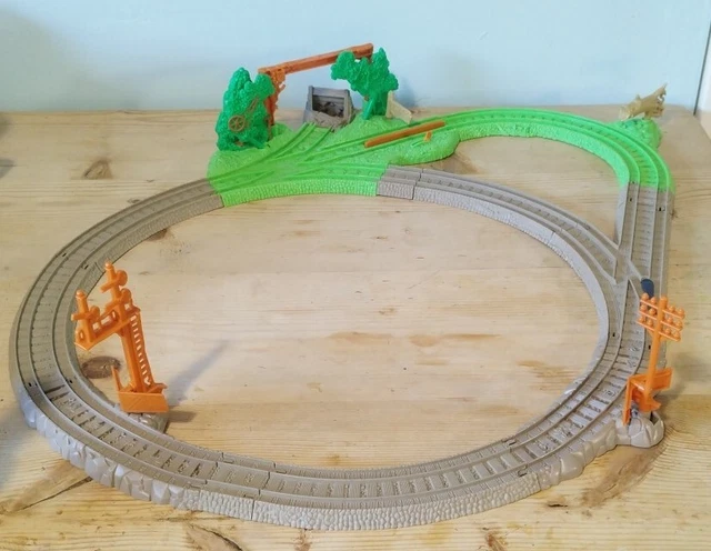 FISHER-PRICE THOMAS & Friends Trackmaster Track Set - Thomas’ Wild Ride ...