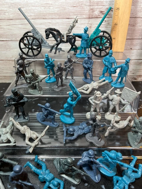 VINTAGE TOY PLASTIC Soldiers Blue Army Men Grey Gray Lot Cannons Horse ...