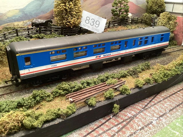 HORNBY R444 00 Gauge BR Mk2 1st / Brake Coach Network SouthEast 17086 ...