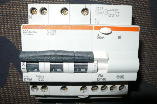 DISJONCTEUR DIFFERENTIEL TETRAPOLAIRE 20A 300mA TYPE A, SI MERLIN GERIN 20AMPERE EUR 59,00 ...