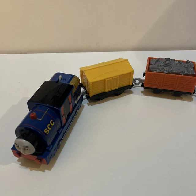 TRACKMASTER TIMOTHY MOTORISED Train 2 carriages Thomas The Tank Engine ...