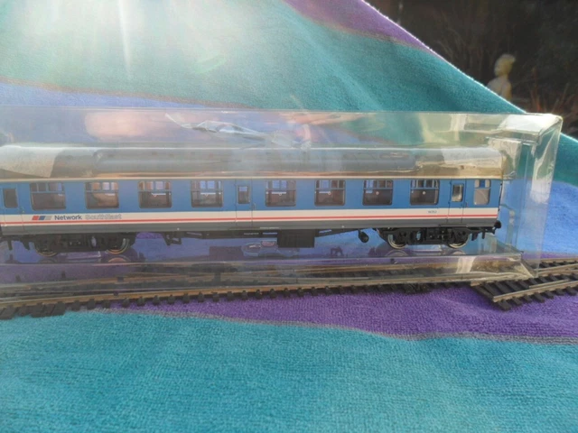 BACHMANN .. BR. Mk1 Composite Ck Coach ... In Network Southeast Livery ...