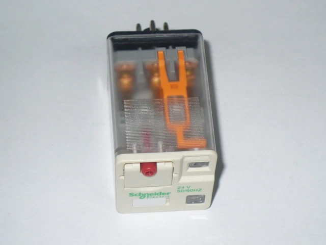 SCHNEIDER ELECTRIC RUMC3AB2B7 Plug-In Universal Relay, 24V, 10A, New ...