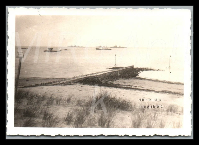 FOTO NACHL. FLIEGERING.PELLETIER, Kriegsmarine vor DVS-Gelände , List ...