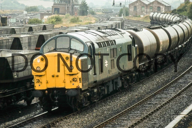 UK DIESEL TRAIN Railway Photograph Of Class 37 Loco 37082. Rm37-320 £1. ...