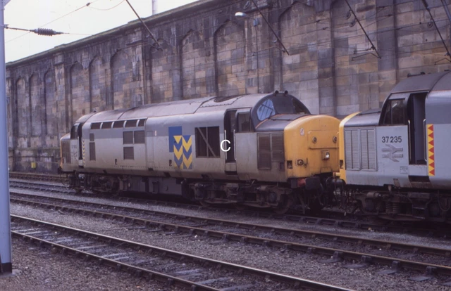 35MM SLIDE BRITISH Railway Br Diesel Class 37 - 37903 At Carlisle 25/02 ...