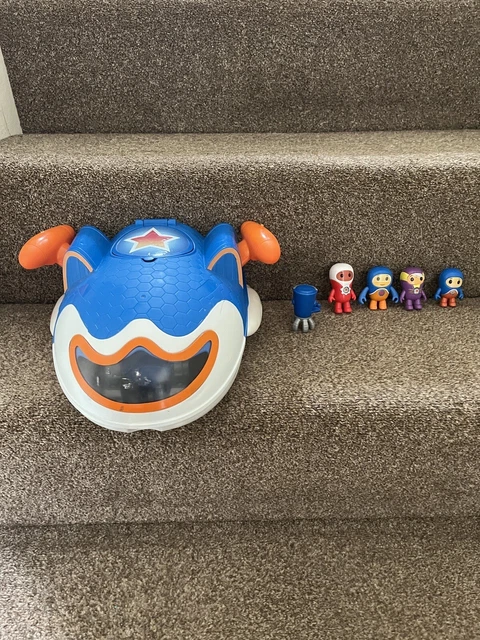 CBEEBIES GO JETTERS Jet Pad Headquarters With Projector And Figures £20 ...