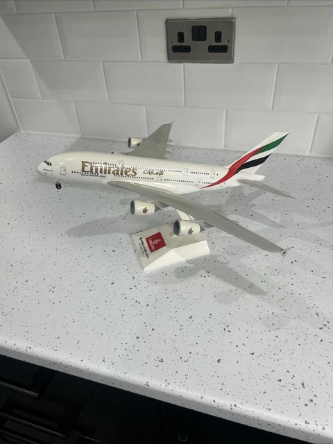 AIRBUS A380 EMIRATES Risesoon Skymarks Collectors Model Scale 1:200 £31 ...