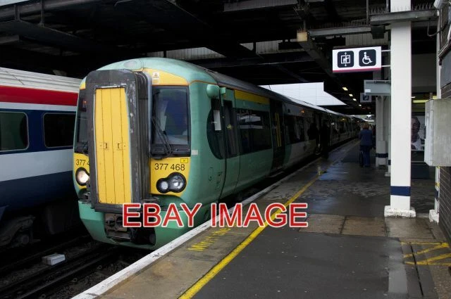 PHOTO CLASS 377 Set 377146 At Gatwick Airport £1.00 - PicClick UK