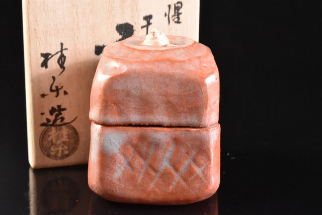 U2659: JAPANESE RAKU-WARE Red glaze Snake INCENSE CONTAINER , auto w ...