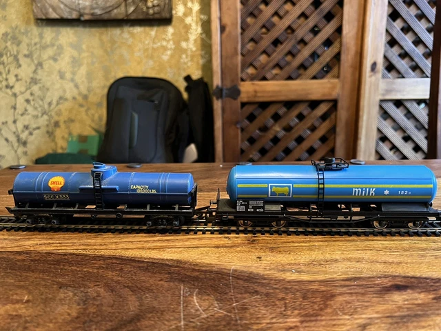 HORNBY / LIMA OO GAUGE 2x BOGIE TANK WAGONS £18.00 - PicClick UK