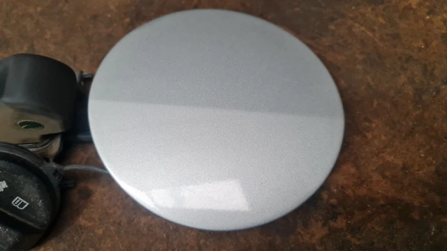 HOLDEN VE COMMODORE Sedan Petrol Fuel Flap & Cap Paint Code : 348N ...