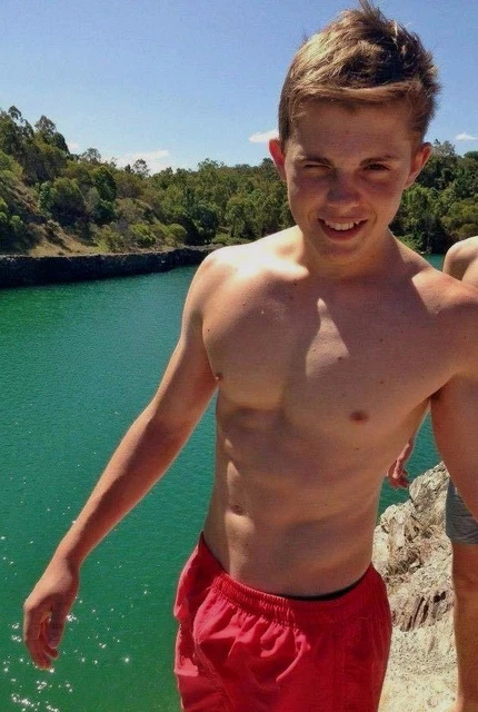 Shirtless Male Muscular Swimmers Build Blond Dude Hunk Photo 4x6 C1621