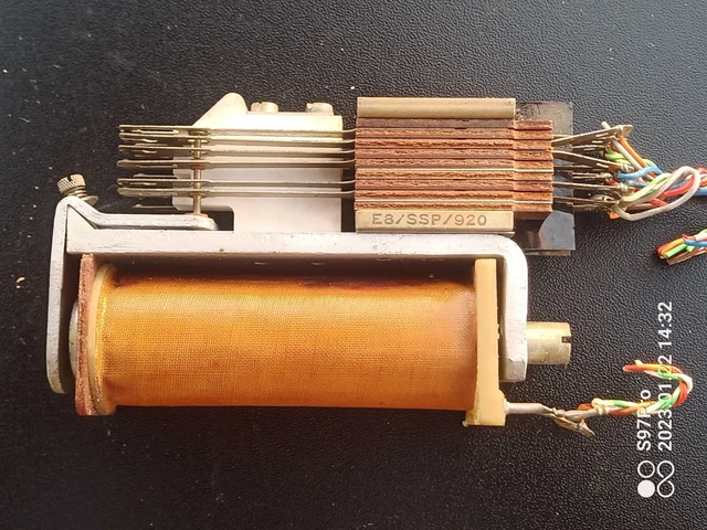 GPO STROWGER EXCHANGE TYPE 3000 RELAY DESIGNATED JS (Used, Recovered) £ ...