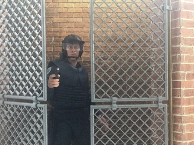 NECA ULTIMATE ROBOCOP Alex Murphy (OCP Uniform) 7" scale action figure ...