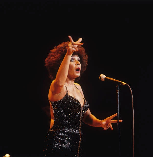 WELSH SINGER SHIRLEY Bassey Performs Live 1978 Old Music Photo 8 $9.00 ...