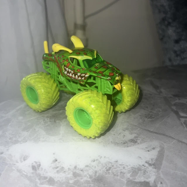 MONSTER JAM RARE zombie v hunter monster mutt Dalmatian £14.99 ...