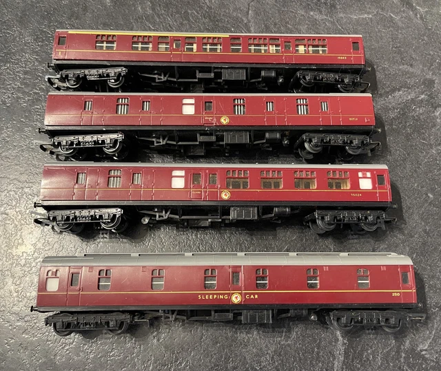 TRIANG B R Coaches Rake of 4 Coaches Maroon 2510 35024 80531 15863 ...