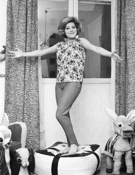 THE SPANISH SINGER Conchita Bautista At Home 1965 Old Photo 2 EUR 6,60 ...