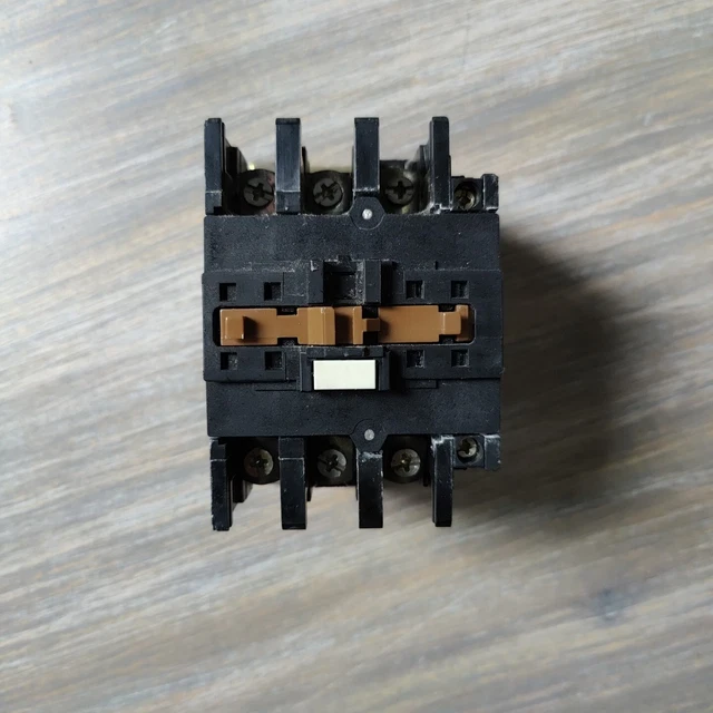 CONTACTEUR TELEMECANIQUE LC1D403 24V + AUXILIAIRE - Contactor LC1-D403 ...