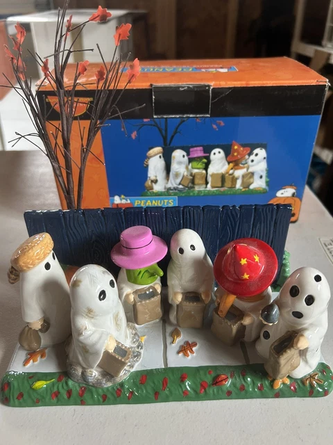 Dept 56 Peanuts Gang Trick Or Treats Halloween Ceramic Figurine In Box