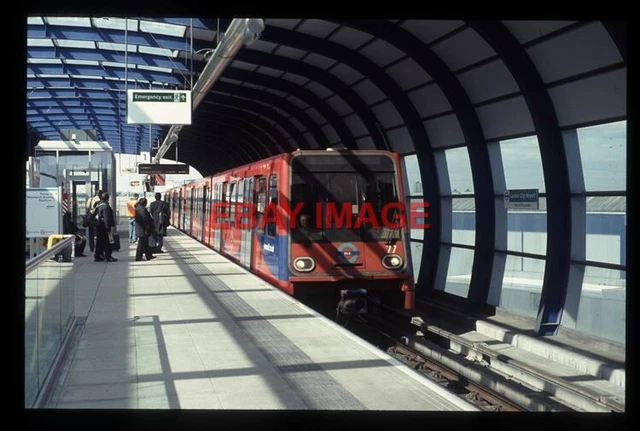 PHOTO DOCKLANDS Light Railway No 77 At London City Airport £3.00 ...