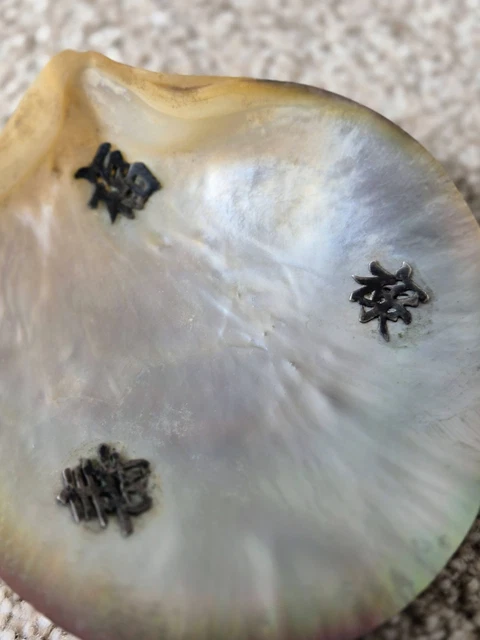 ANTIQUE MOTHER OF Pearl shell Dishes with silver Chinese characters £37 ...