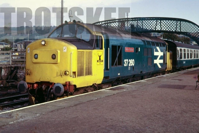 35MM SLIDE BR British Railway Diesel Loco Class 37 37260 Dingwall 1984 ...