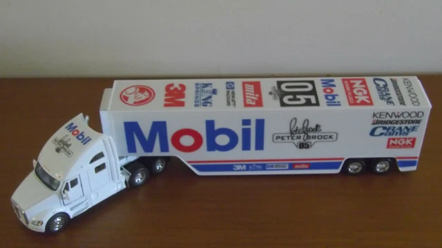 HOLDEN COMMODORE MOBIL 1 racing custom Bathurst V8 supercars ...