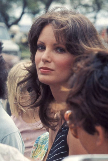 Jaclyn Smith On The Set Of Charlies Angels Season 2 Episode 1 Ent Old