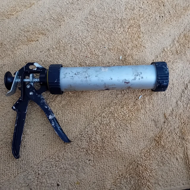 MASTIC GUN HOLDER HANDY TO USE AROUND THE HOUSE WINDOWS DOORS £1.13 ...