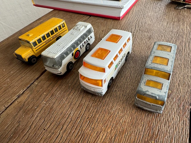 LOT DE QUATRE Bus Matchbox Airport Coach,School Bus,Ikarus , Coach EUR ...