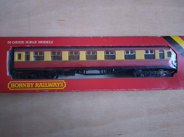 HORNBY OO GAUGE R437 Crimson/cream BR coach composite #2 £11.12 ...
