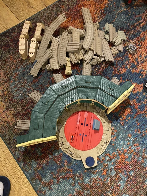 THOMAS THE TANK Engine Trackmaster Tidmouth Engine Shed & Turntable £17 ...